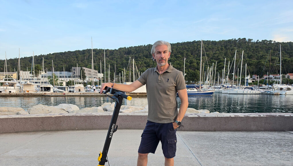 Test: Xiaomi Electric Scooter 6 Ultra - odličan romobil opterećen ...